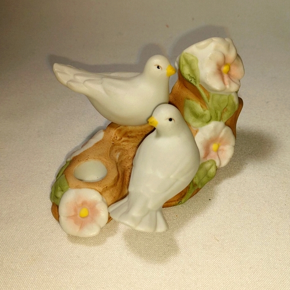 Vintage Avon Doves | Accents | Vtg Avon Two Doves Sitting On Wood ...